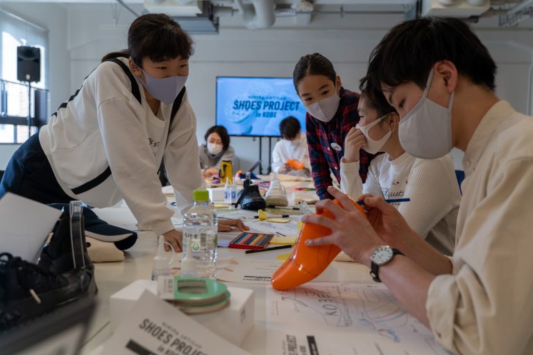 「CO＋CREATION KOBE Projectこどもの創造型」助成対象事業 「VIVITA ARTISAN “SHOES プロジェクト” in 神戸〜神戸の街に似合う一足をつくろう！」展示 ...